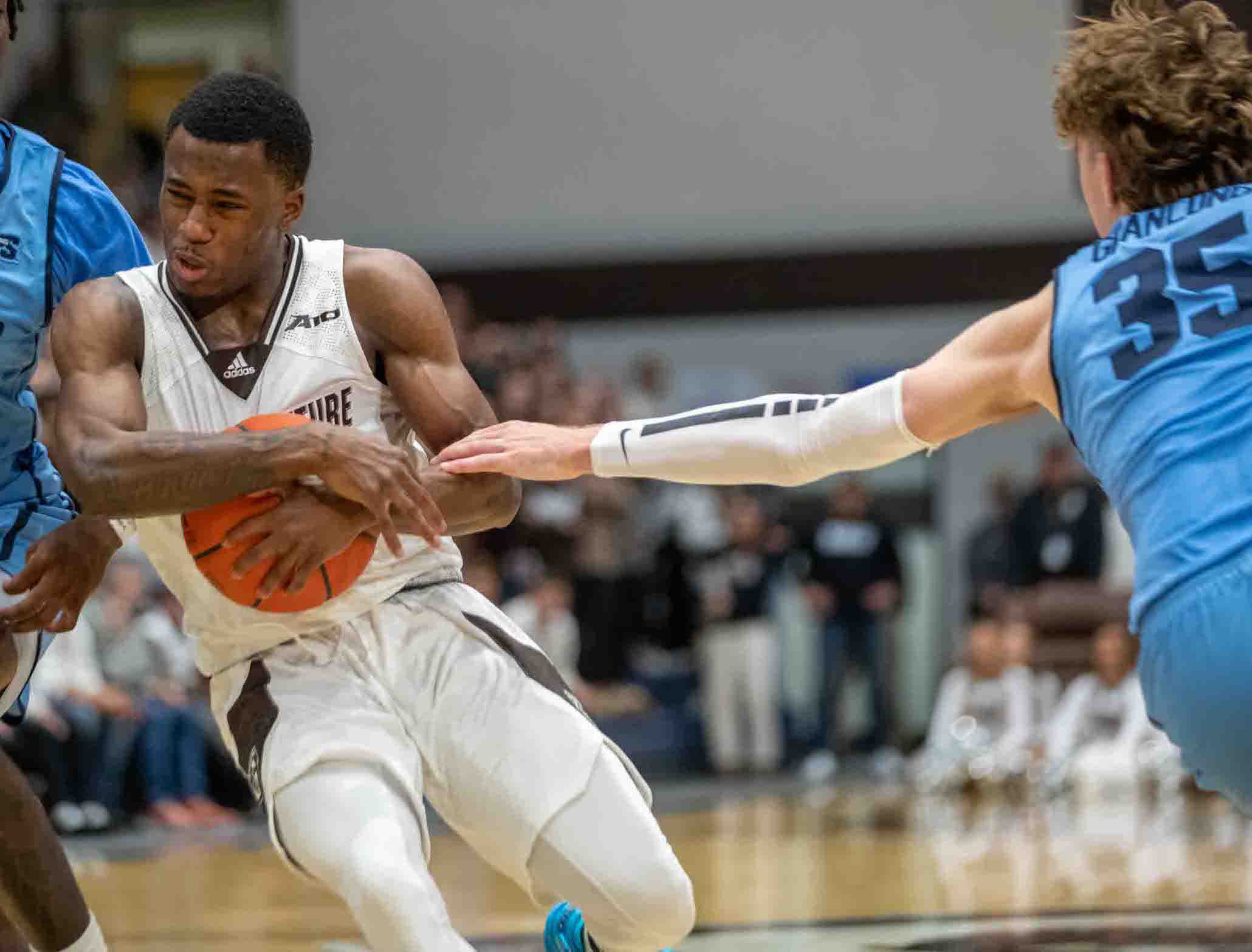 Bonnies lead wire-to-wire to pull out big Atlantic 10 win on the road ...