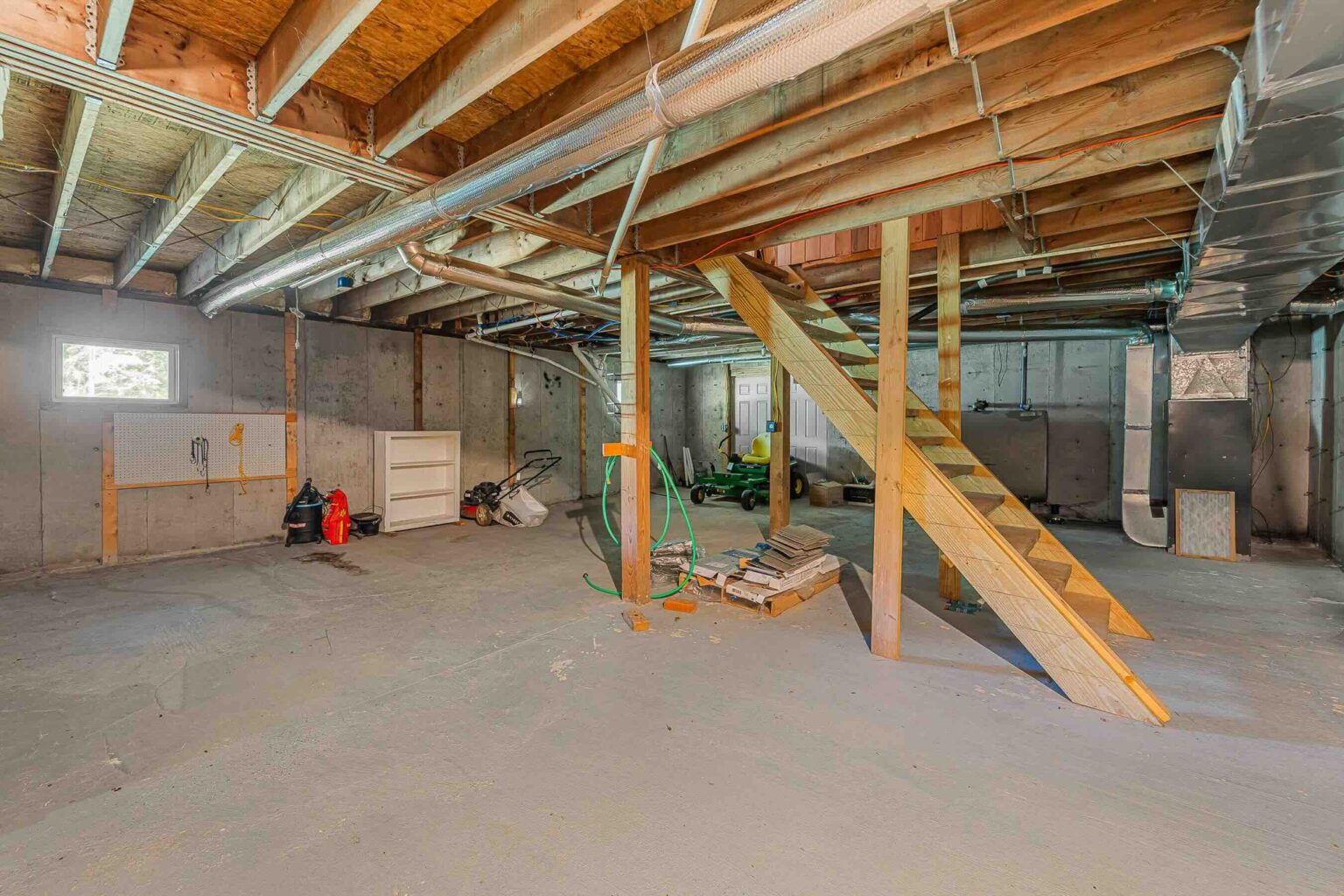 New York Land Quest For Sale: Gorgeous log cabin is ready for move-in ...